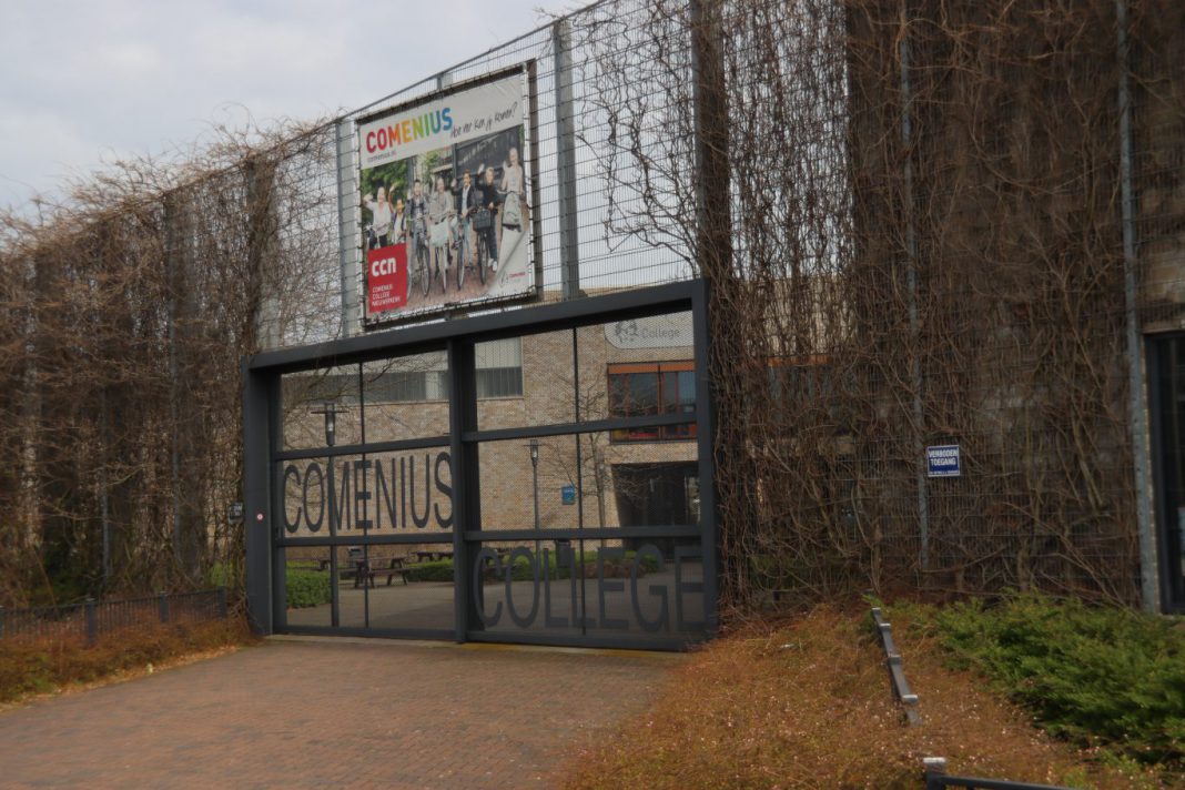 Geen slippers, blote buiken en schouders meer op Comenius college ...